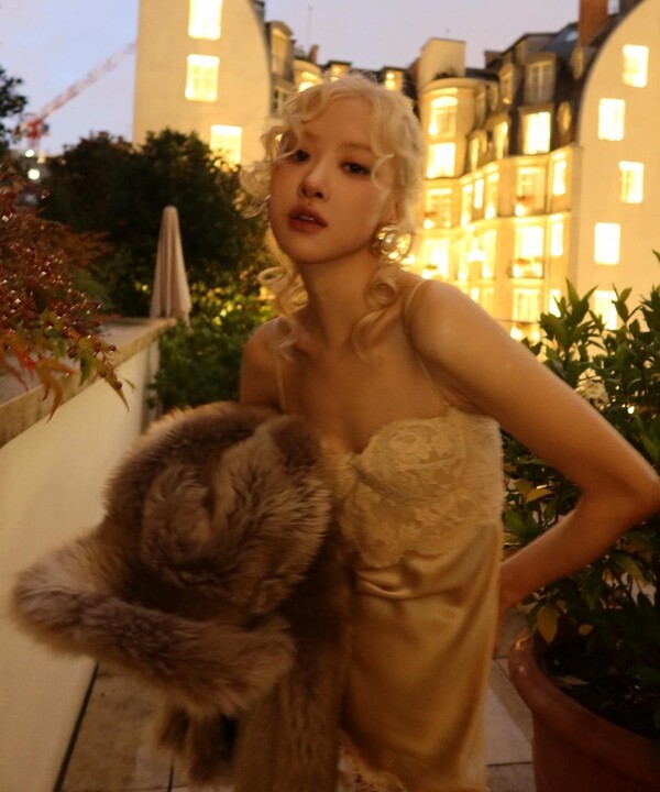 블랙핑크 로제, 파격적인 패션 -치명적 섹시美